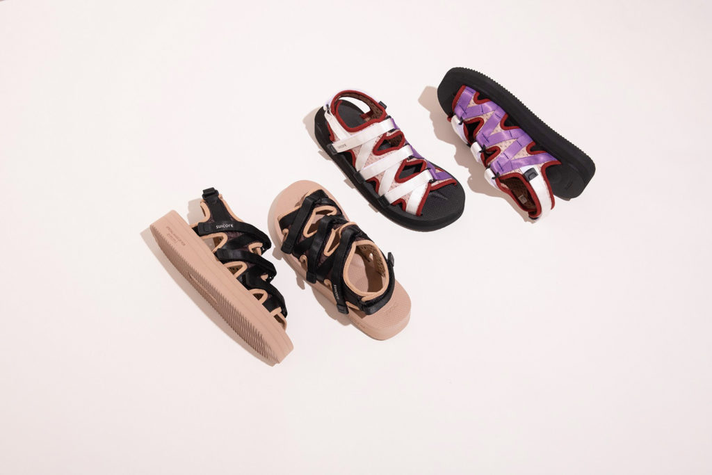 リュクスなベージュとエッジーなカラーの2色！SUICOKEとemmiの別注モデル「ZIP-PO emmi」発売 | Emo!miu｜エモミュー