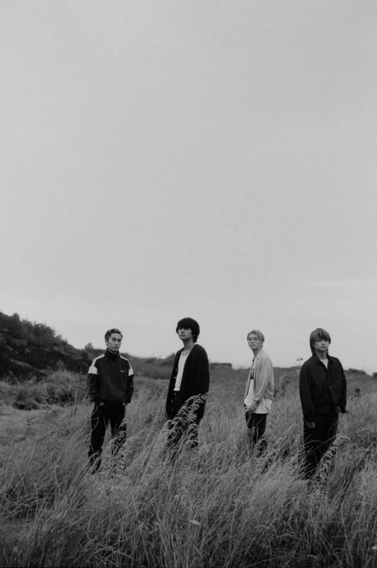 DISH//、10周年記念LIVEを特典収録した豪華CDシングル『Replay』10/5(水)発売！先行配信やモノクロでシックなアー写も ...