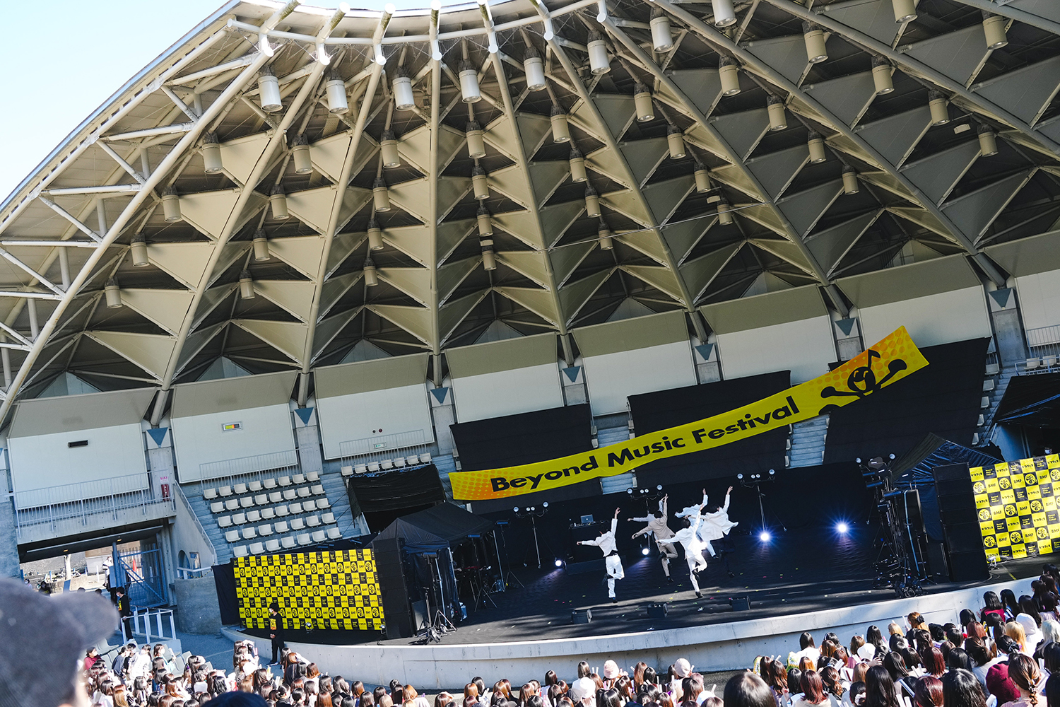 原因は自分にある。大阪・音楽フェス「Beyond Music Festival」出演！手話や手振りを交えた一体感のあるパフォーマンスを披露♪ ...