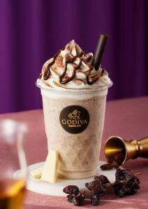 スイーツで人気のフレーバーがGODIVA(ゴディバ)のチョコレートドリンクに登場！「ラムレーズン風 ショコリキサー」期間限定で発売 | Emo!miu｜エモミュー