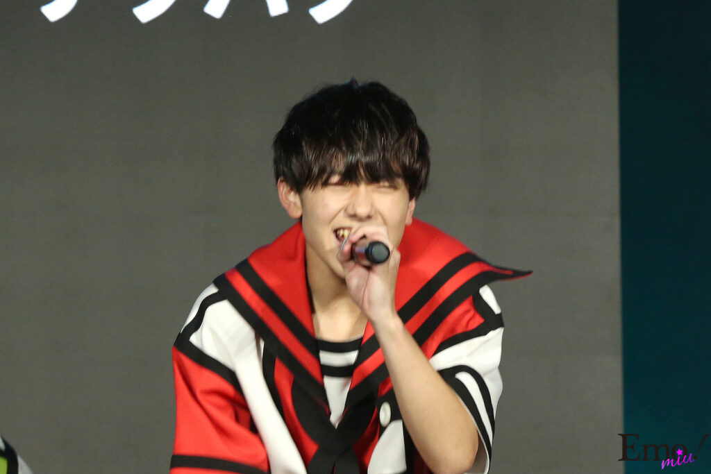 「この賞は僕たちにとって大切な宝物になりました！」THE SUPER FRUIT“TikTok流行語大賞2022”大賞を受賞！8LOOMによる生・Melodyチャレンジも♪ | Emo!miu ...