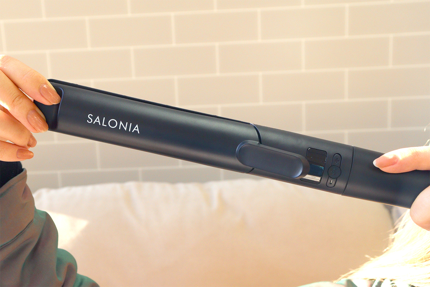 SALONIA(サロニア)の新感覚!?「イージーカールヘアアイロン」発売！360°回転ヘッド×両面凸面のカールプレートで、“ニュアンスカール ...