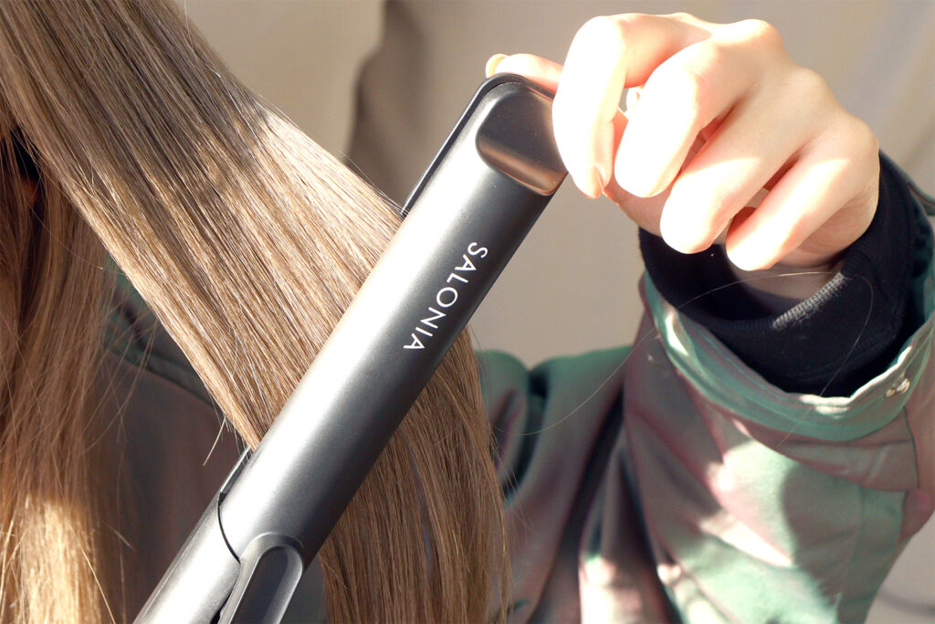 SALONIA(サロニア)の新感覚!?「イージーカールヘアアイロン」発売！360°回転ヘッド×両面凸面のカールプレートで、“ニュアンスカール ...