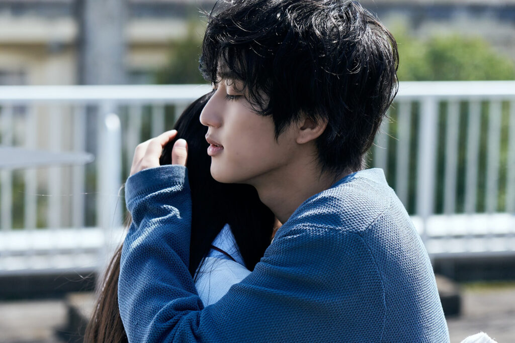 “禁断の屋上ハグ”など、場面写真特別カット解禁！橋本涼(HiHi Jets/ジャニーズJr.)主演「墜落JKと廃人教師」 | Emo!miu｜エモミュー