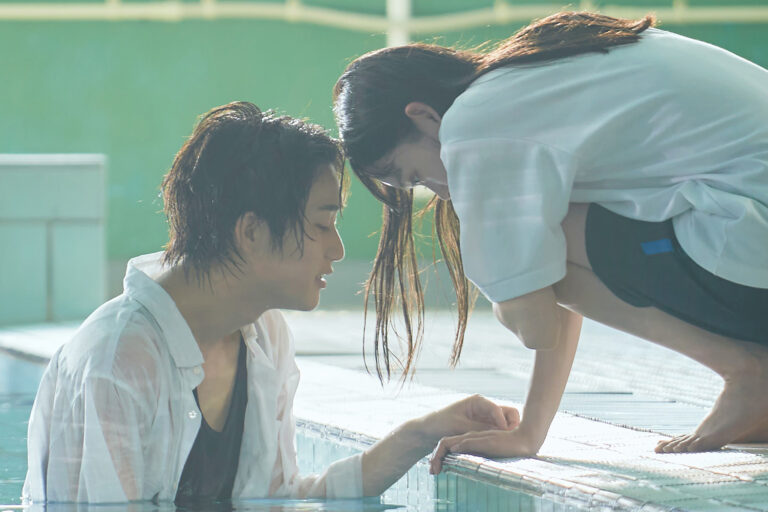 橋本涼(HiHi Jets/ジャニーズJr.)主演MBSドラマ特区「墜落JKと廃人教師」第6話 プールで濡れたおでこをコツン・・・新場面写真解禁！ | Emo!miu｜エモミュー