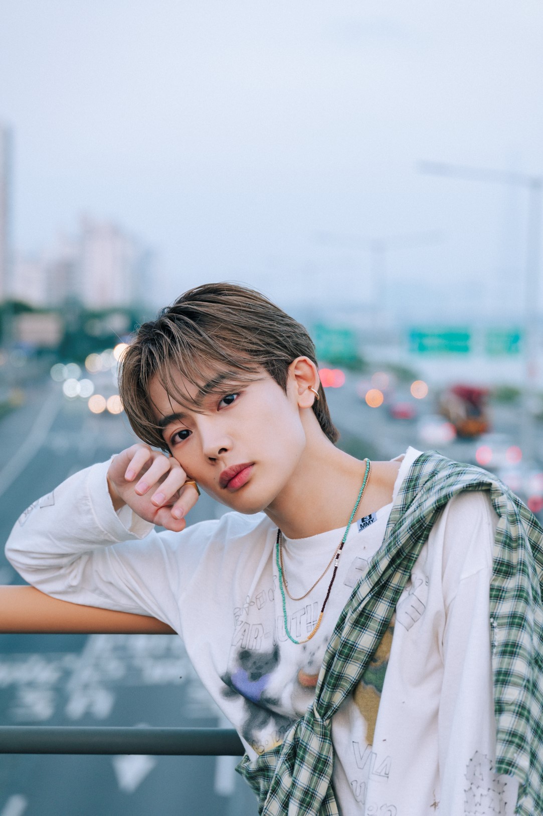 NOA初の写真集『Youth』発売！「ひとり旅」をテーマに思い出の地・韓国で撮影！愛犬・ラッフィーとの写真も | Emo!miu｜エモミュー