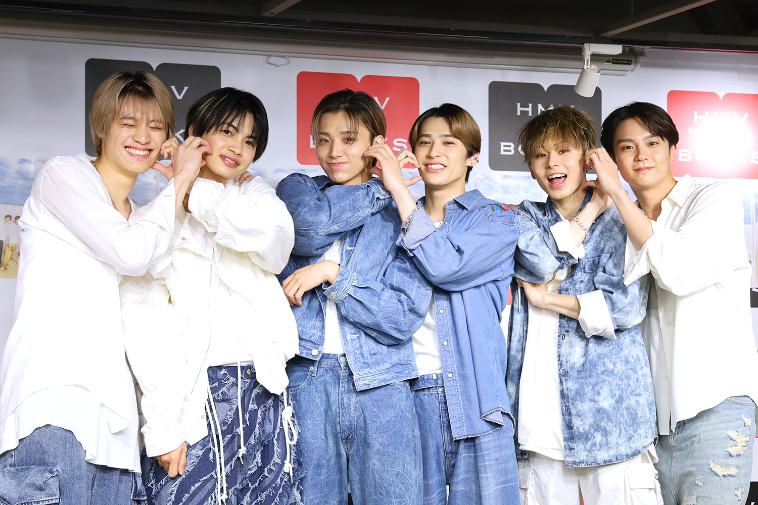 TETTA「みなさんブラジルの高速道路って乗ったことありますか？」写真集「ONE N’ ONLY(ワンエンオンリー) 1st PHOTO ...