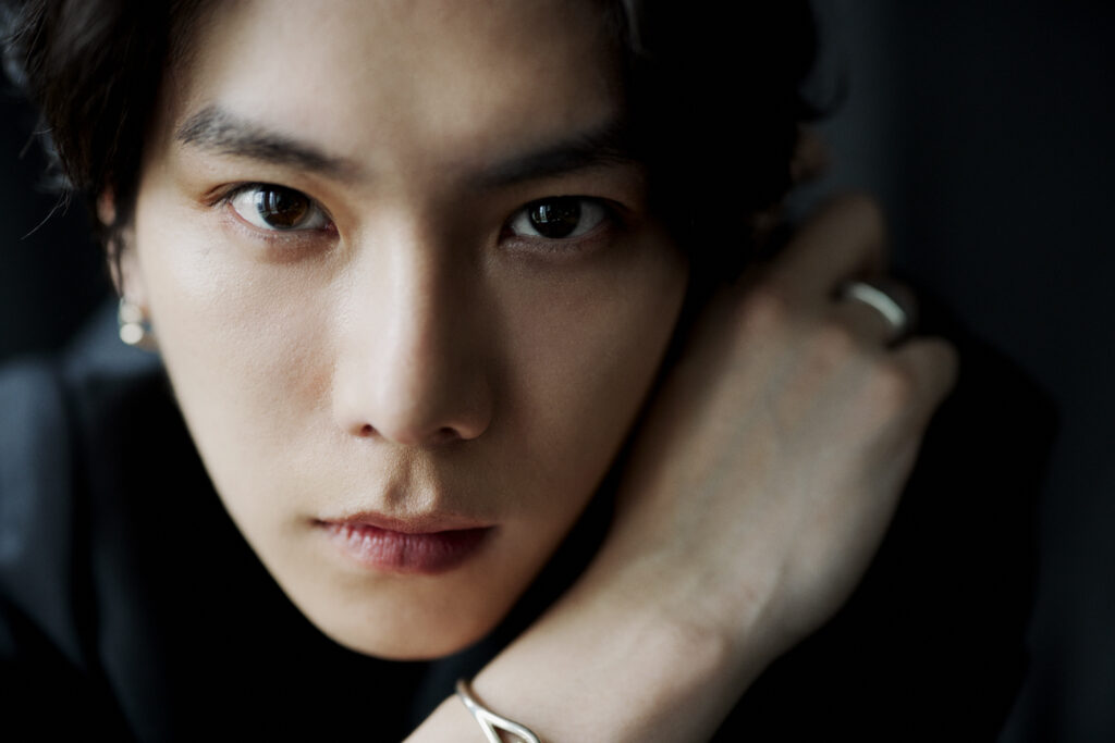 「実は陰キャなんです」―ドラマ『何曜日に生まれたの』に出演で話題沸騰中!! 抜群のスタイル×甘い顔立ちのイケメン俳優・YUの意外な素顔とは ...