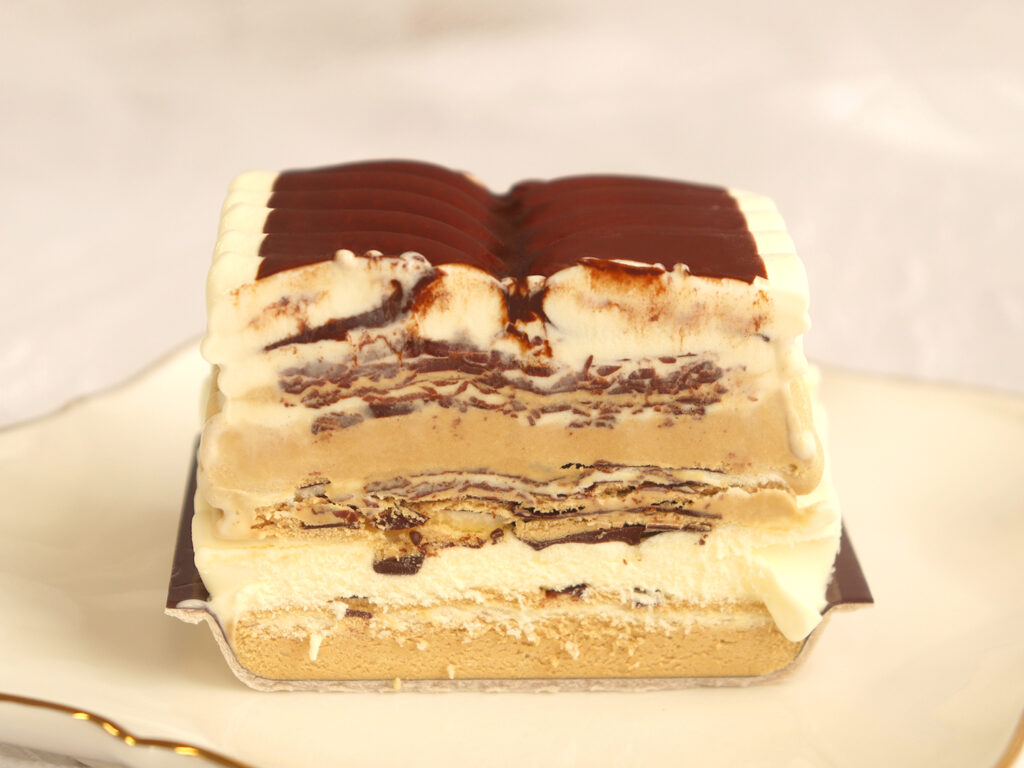 Z世代の知名度 4%” ケーキアイス「ビエネッタ バニラ/ティラミス」40周年パッケージ発売!リッチなアイスクリームにパリパリのチョコが何
