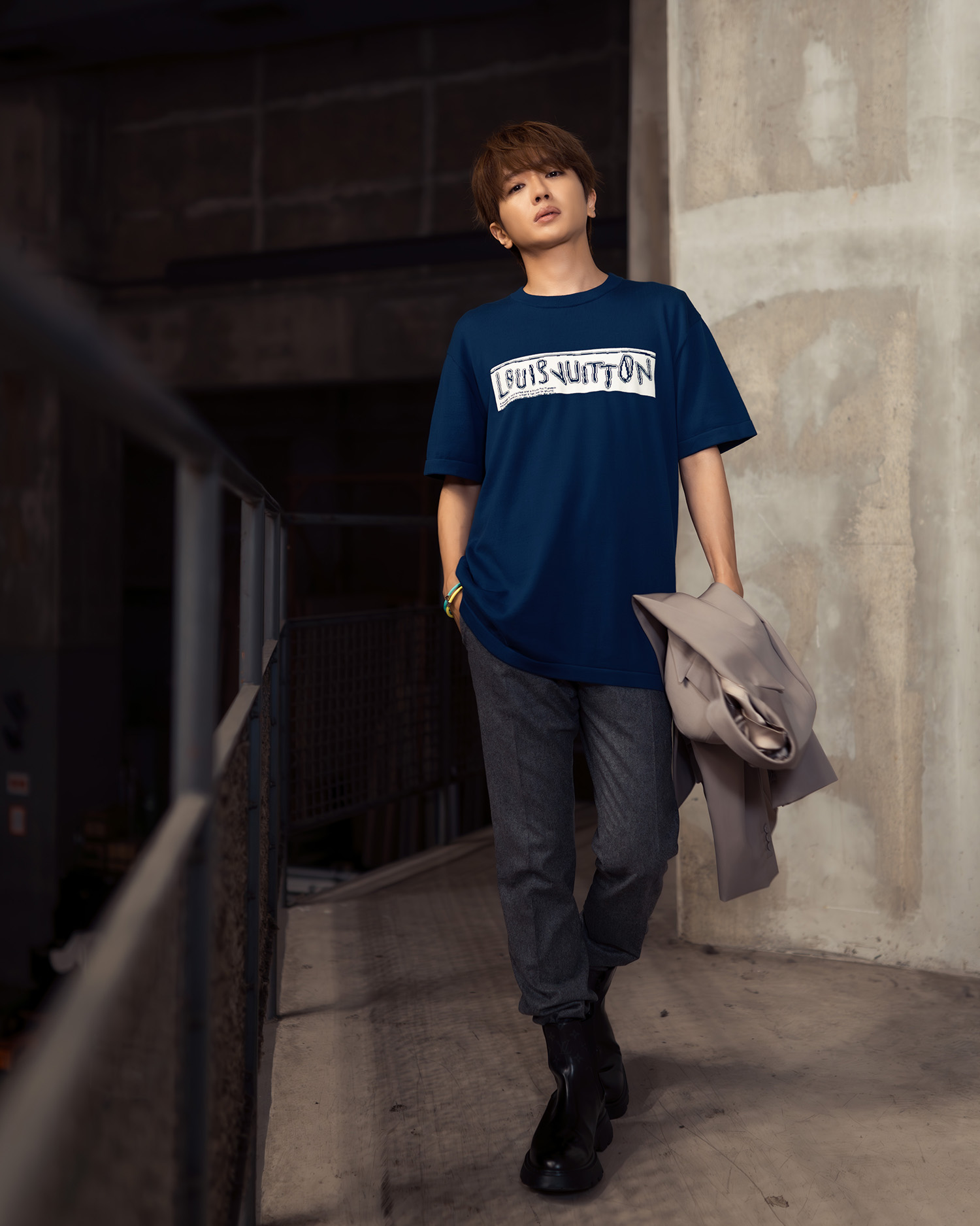 Nissy「10th Anniversary LIVE VIEWING TOUR 2023」衣装にルイ・ヴィトンを着用！新作LV FALL ...