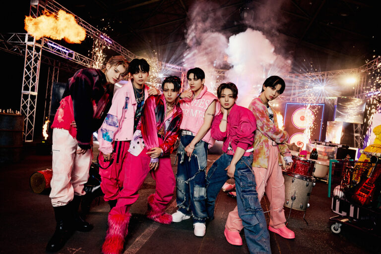 ONE N’ ONLY、最新アー写&巨大なドミノのセットや特攻を使用したド派⼿な演出「DOMINO」のMusic Video を公開！ | Emo!miu｜エモミュー