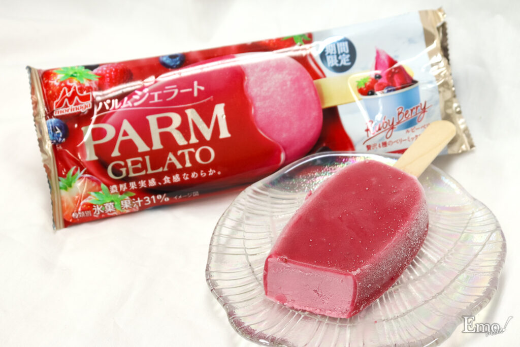 ＜Emoグルメ部＞期間限定「PARM(パルム) ジェラート ルビーベリー～贅沢4種のベリーミックス仕立て～(1本入り)」じゅわっと＆ねっとり食感がたまらない♪ | Emo!miu｜エモミュー
