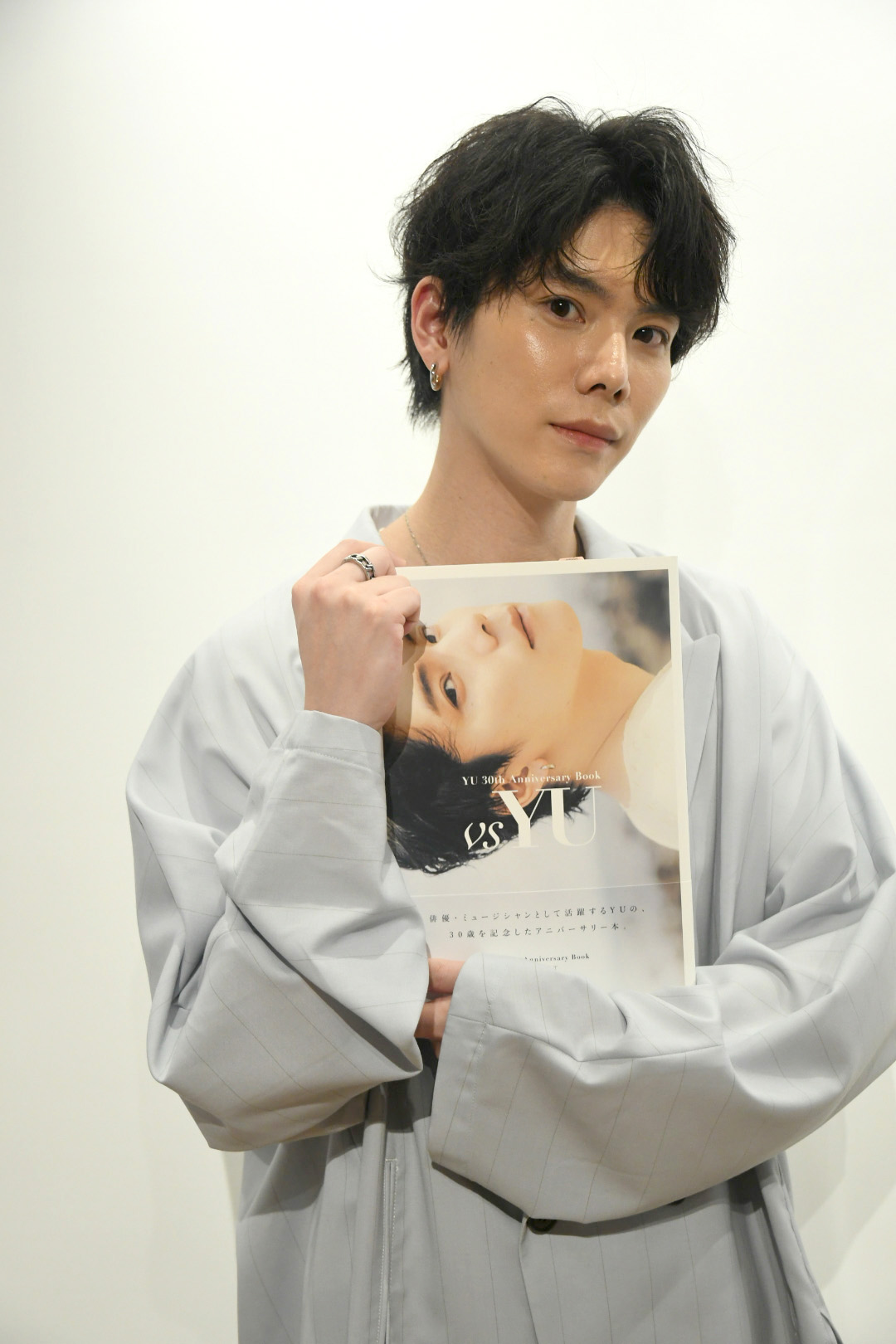 楽曲プレイリストに合わせて一緒に歌う姿も！楊宇騰YU30歳を祝う『YU 30th anniversary Book「vs YU」』出版記念 ...