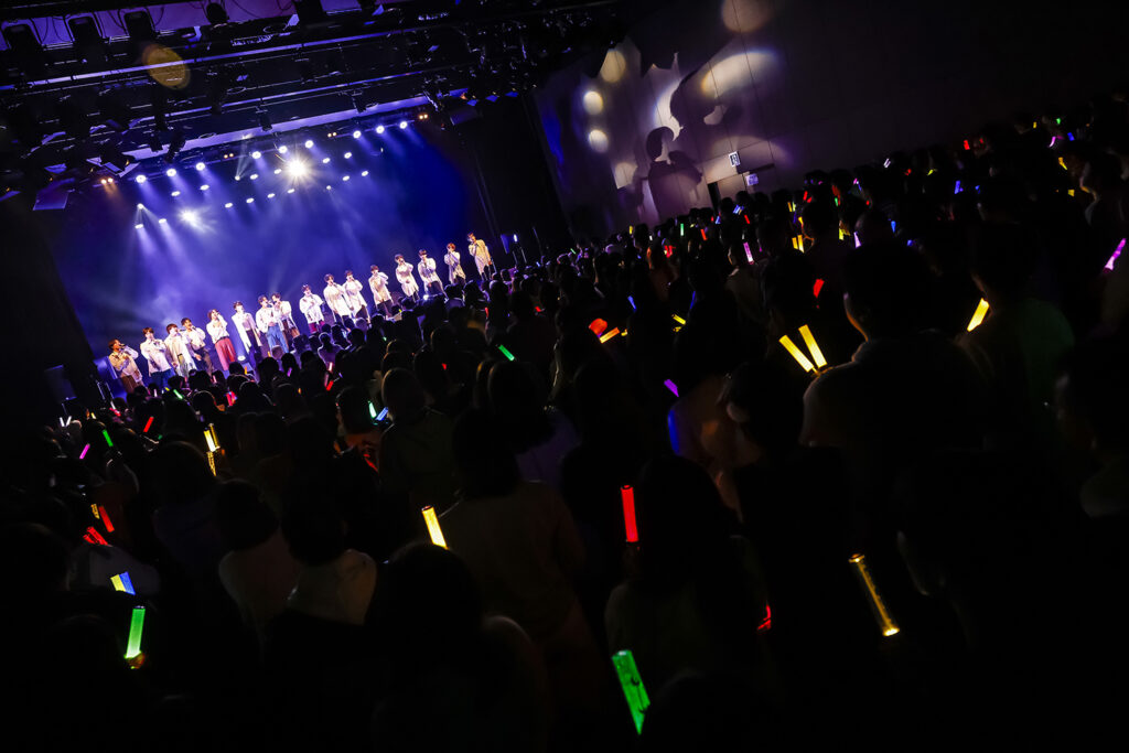 ＜ライブレポート＞仙台から沖縄まで全国のエビダン研究生から選抜された総勢62人が大集結！『EBiDAN NEXT FESTIVAL 2025 SPRING』 | Emo!miu｜エモミュー