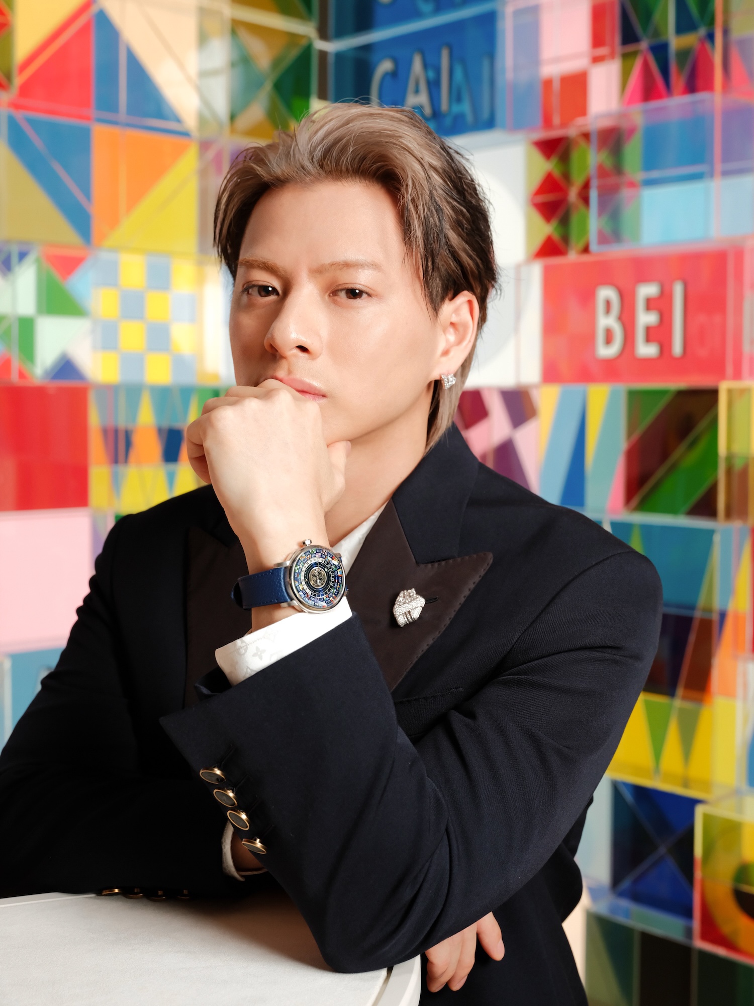 平野紫耀(Number_i)がネイビーブルーのタキシードでルイ·ヴィトン最新コレクション展示会を楽しむ!! | Emo!miu｜エモミュー